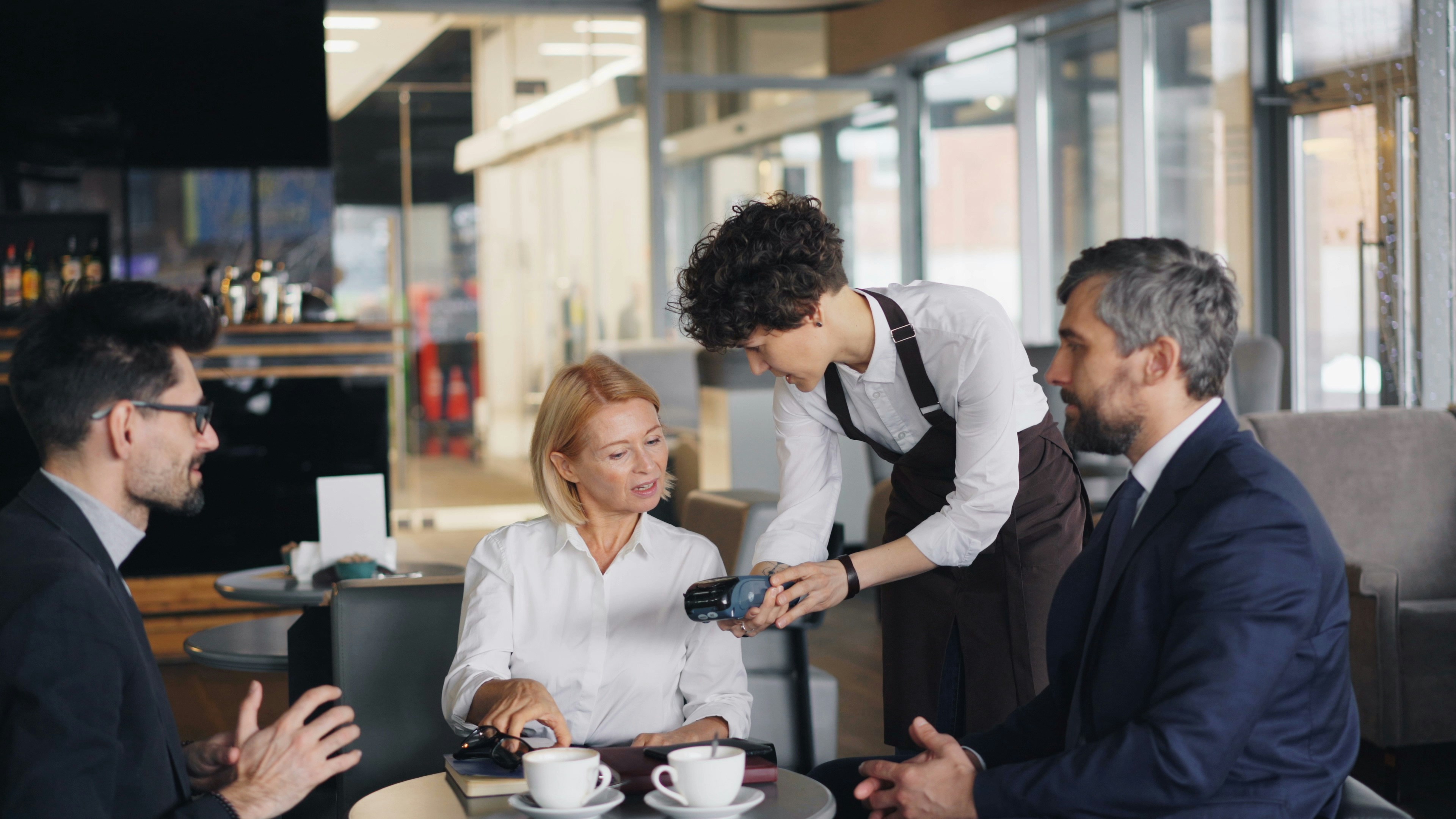 How to Increase Food and Beverage Revenue in a Hotel